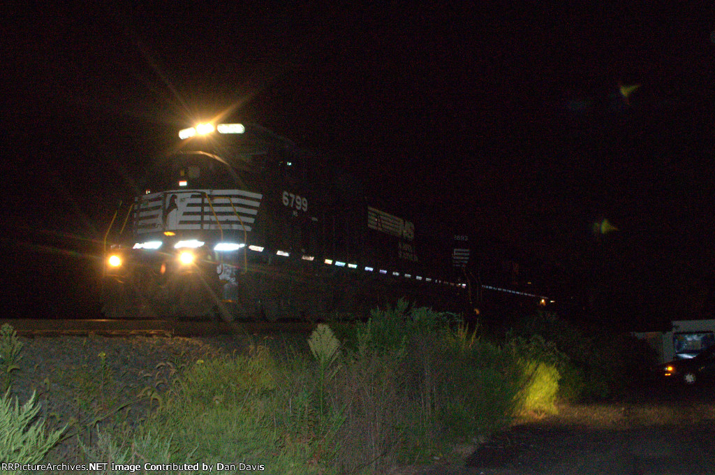NS SD60M 6799 leads 25T